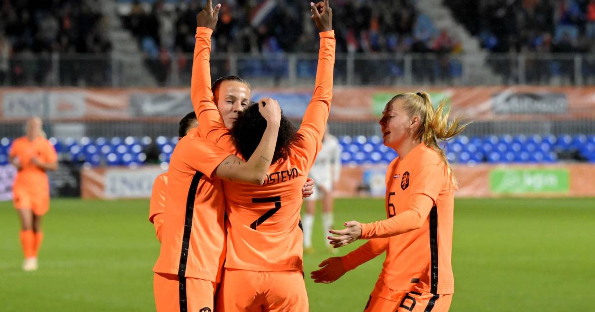 Lineth Beerensteyn draagt goal in oefenduel Oranje Leeuwinnen op aan ...