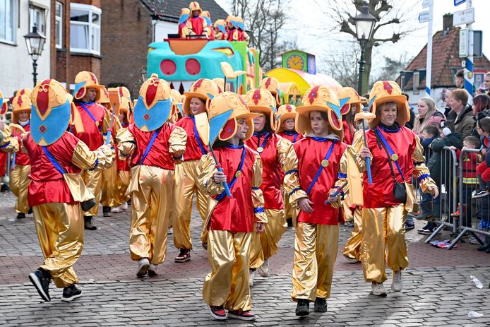 Carnaval in Zeeuws-Vlaanderen: samen lachen, proosten, dansen, feesten ...