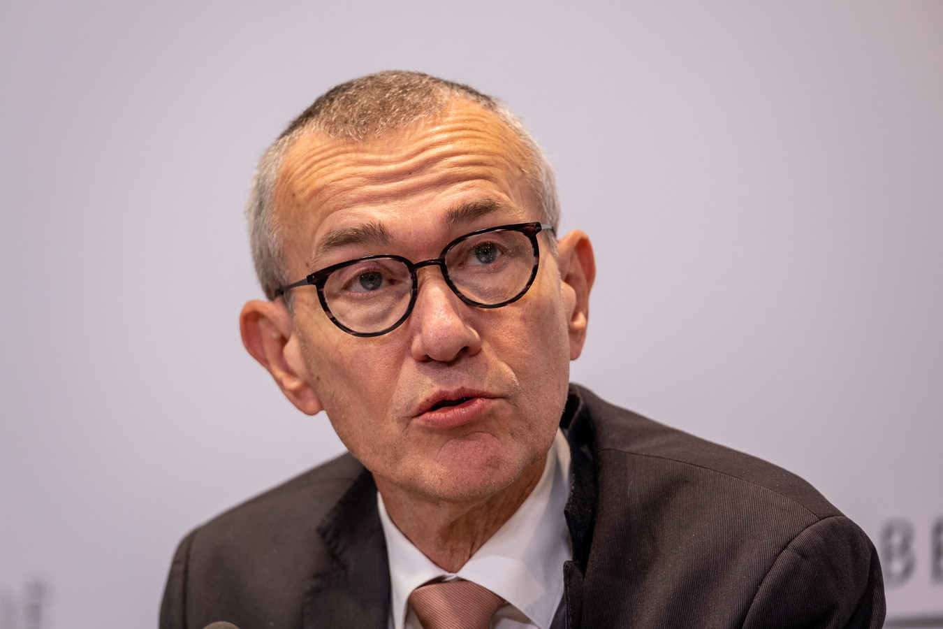Minister Vandenbroucke pleit voor mondmaskerplicht vanaf 9 jaar en ... Minister Vandenbroucke pleit voor mondmaskerplicht vanaf 9 jaar en ...