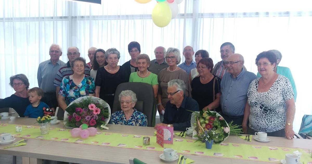 Adrienne Knudde viert 106de verjaardag | Oudenburg | hln.be