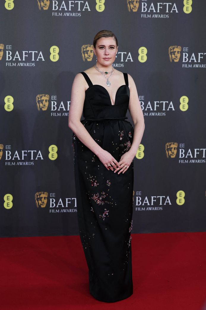 Dua Lipa in vurig rood en veel kijkgaten bij Emily Blunt: dit was de ...