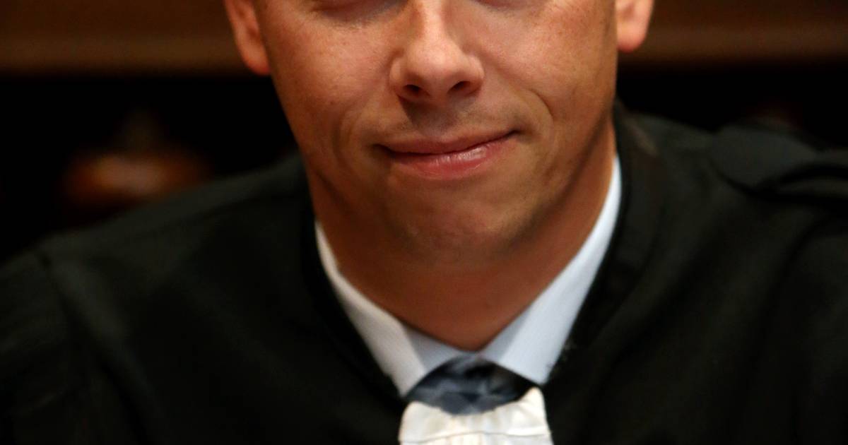 STRAFPLEITERS. Wouter Smet (42) rijgt de ophefmakende dossiers aan ...