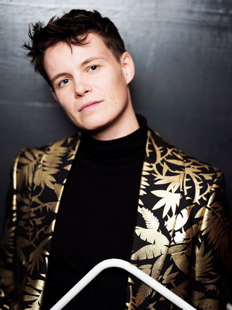 Sven Keet is dirigent, zanger, beatboxer én trans: ‘Ik noem mezelf niet ...