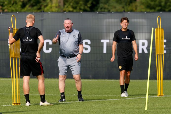 Ron Jans is begonnen aan de zware klus bij FC Utrecht: ‘Hij kan een ...