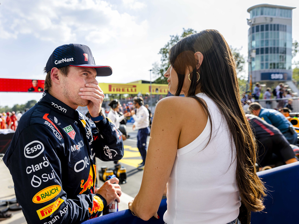 KIJK. Max Verstappen viert verjaardag op boot met ook Stoffel Vandoorne en blaast kaarsjes uit ...