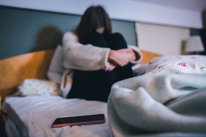 Anna (25) werd verkracht op een Tinderdate: “Het lijkt bijna ‘normaal’ om áltijd seks te hebben ...