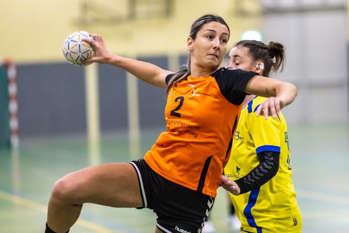 HV Angeren grijpt net naast hoofdprijs, Betuwse handbalsters gaan met coach Henk Leenders ...