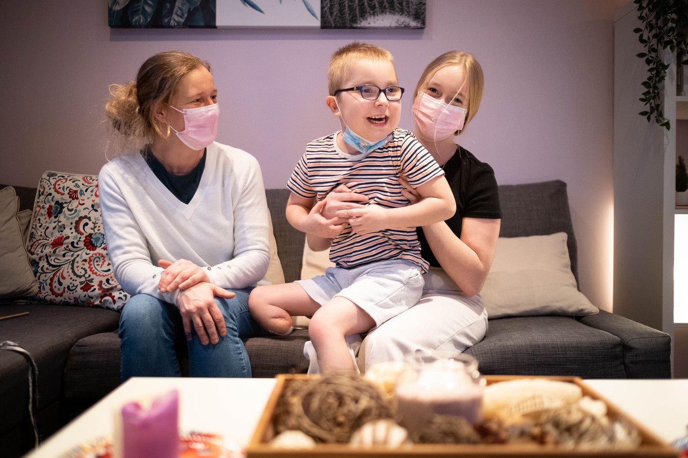 Senne (8) speelt weer voetbal, één jaar na harttransplantatie en ...
