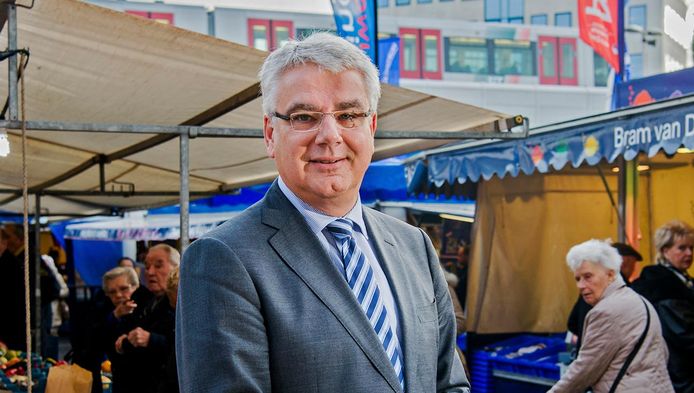 Oud-burgemeester Koen van Capelle naar Katwijk | Rotterdam | AD.nl