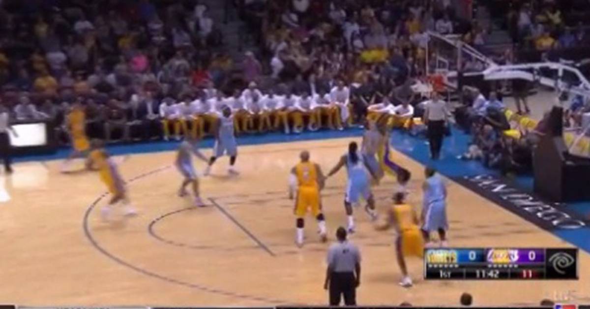 Het eerste shot van Kobe Bryant dit seizoen is een... airball | NBA ...