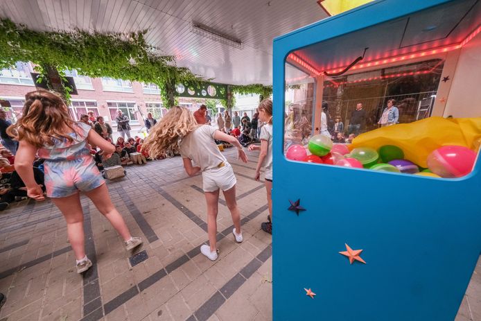 KIJK. “Flink opgeruimd? Dat verdient misschien een snoepje voor de hele klas”: leerlingen ...