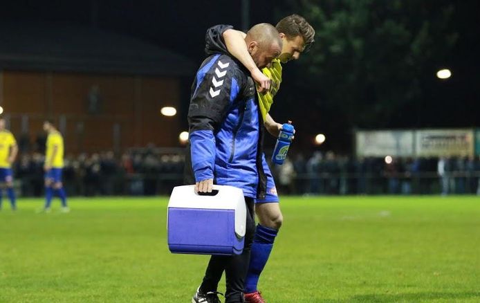 Een tackle voor het oog van vrienden en familie beëindigde de loopbaan ...