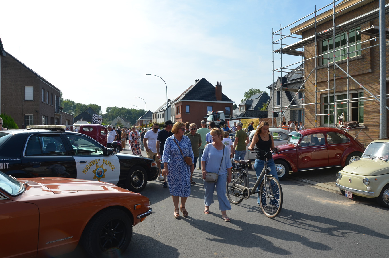 Tiende Cars 'n Coffee met meer dan 800 wagens alweer recordeditie | Foto | hln.be