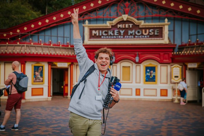 IN BEELD. MNM-dj's spelen reuzenversie van verstoppertje in Disneyland ...