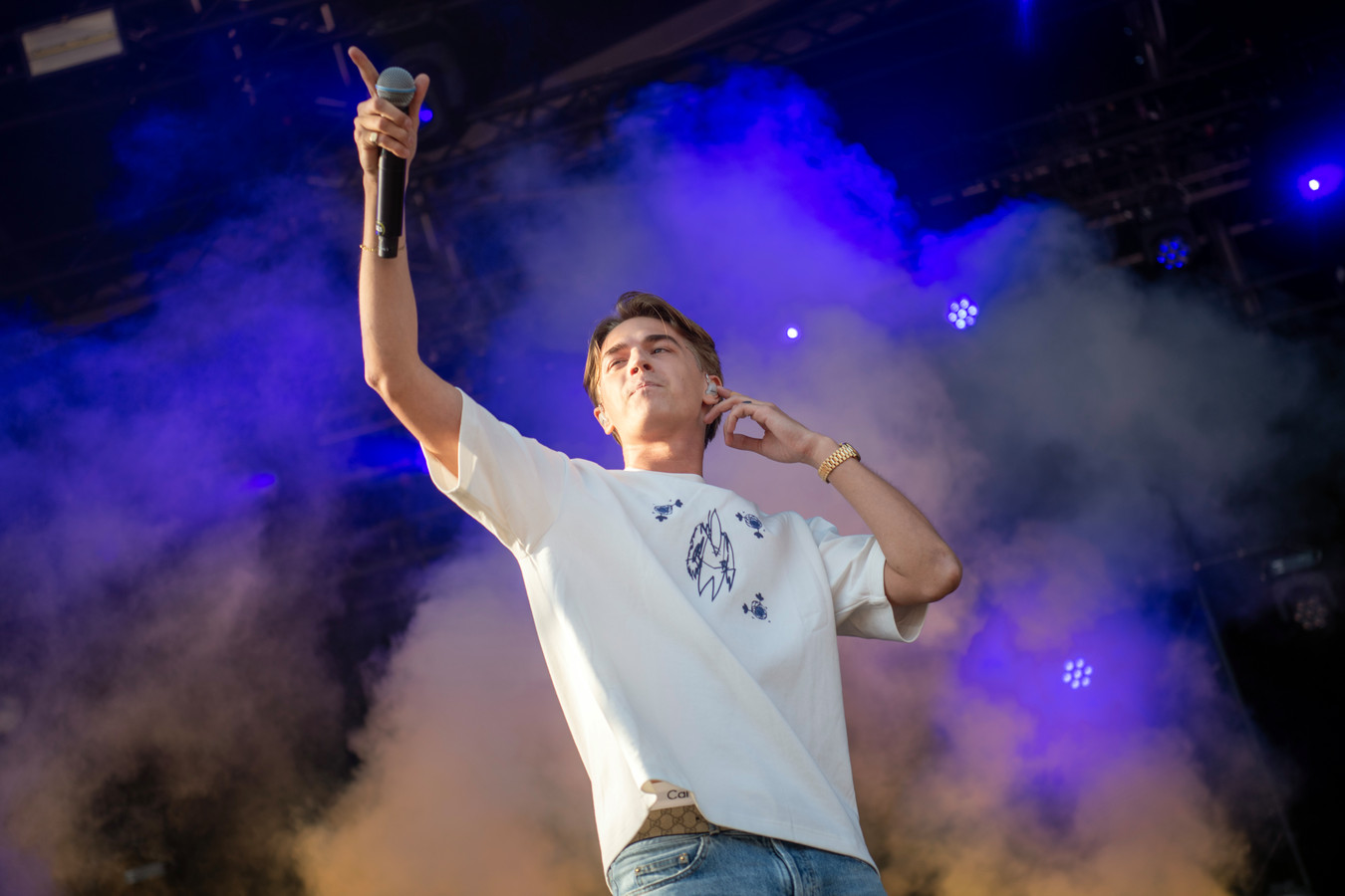 Mobieltjes massaal de lucht in als Antoon opkomt op Drakenbootfestival ...