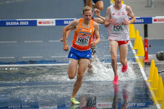 Op de steeple chase staat Nick Marsman in ons land op eenzame hoogte ...
