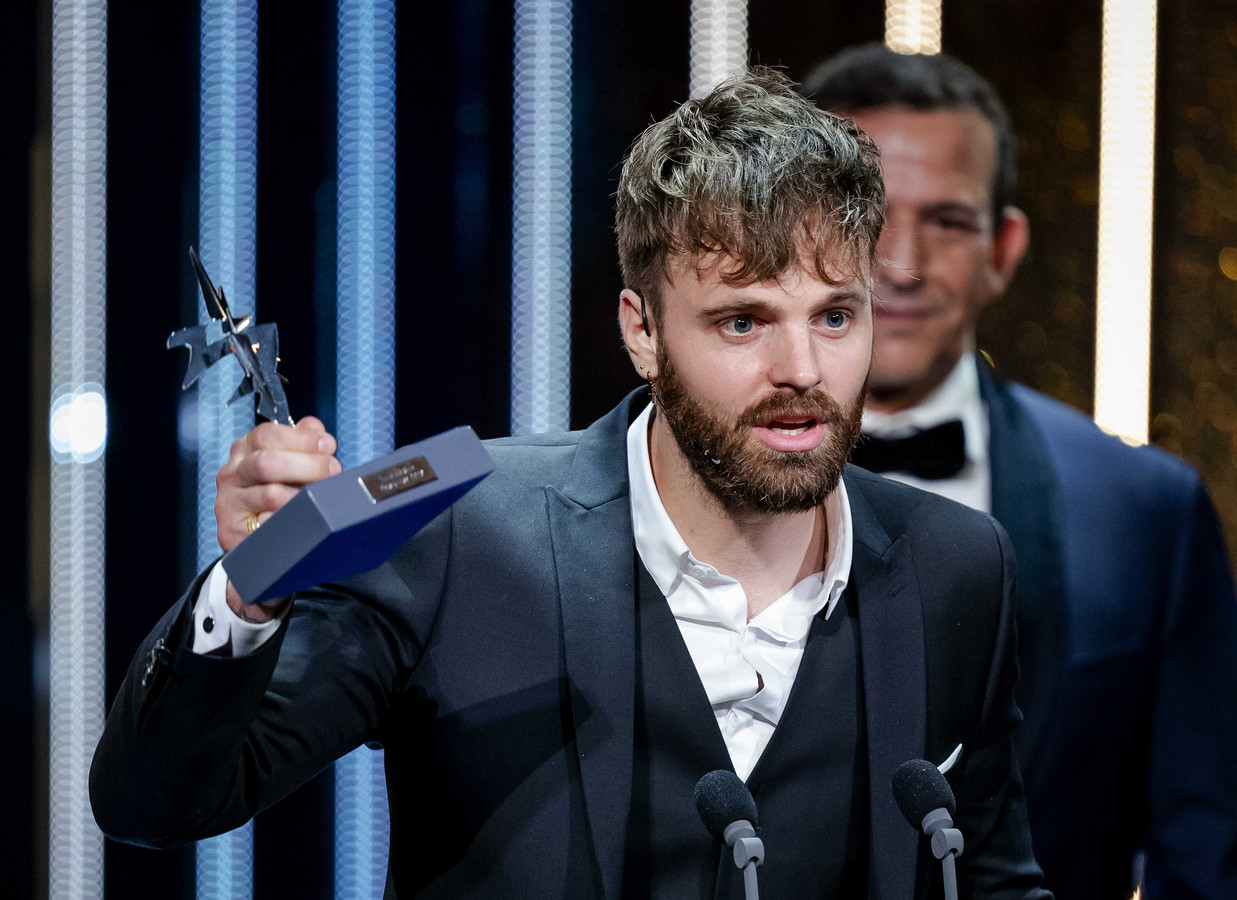 Wie is Tim Hofman, de man die de beerput van 'The Voice of Holland ...