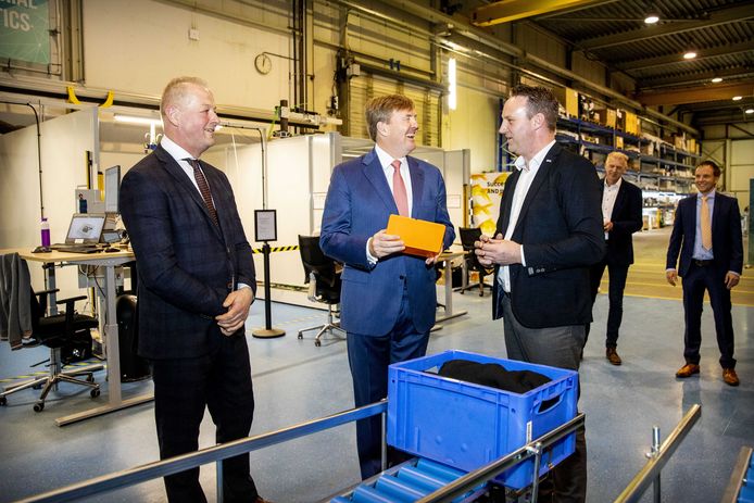Koning Willem-Alexander tussen handwerk en robots tijdens ...