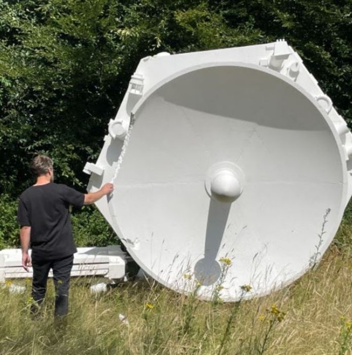 ‘Satelliet’ onherstelbaar beschadigd door storm Poly op kunstroute in ...