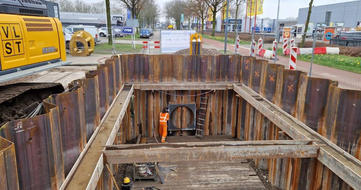 Door boren van nieuwe rioolbuis hoeft Engelseweg in Helmond niet ...