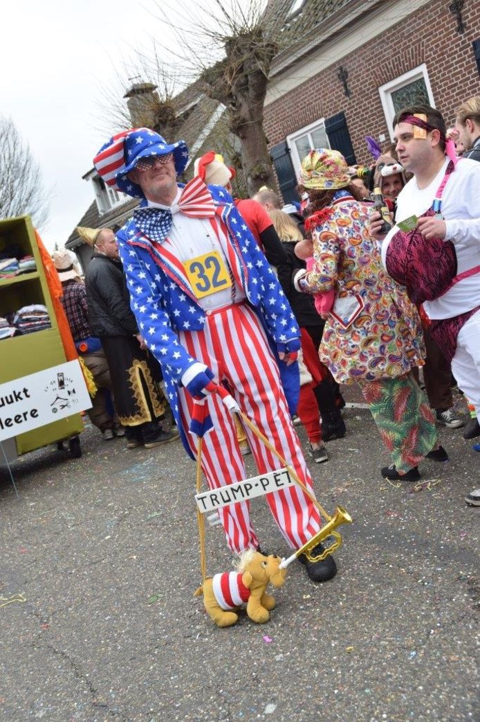 Uitslag | Gebrek aan bouwhal laat zich voelen; motto en Trump in ...