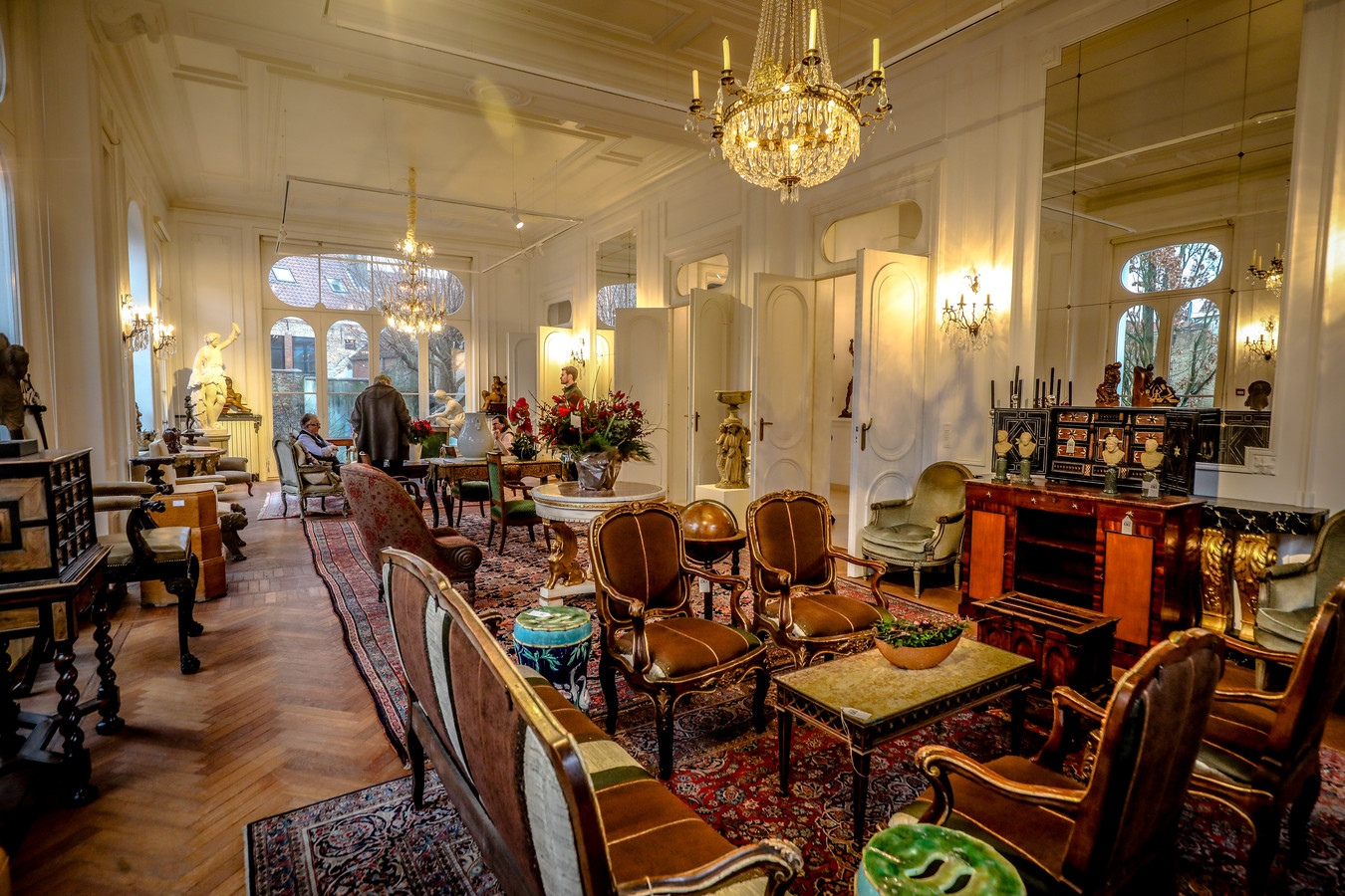 NET OPEN. Van 30 tot 25.000 euro: topantiquair Paul De Grande (74 ...