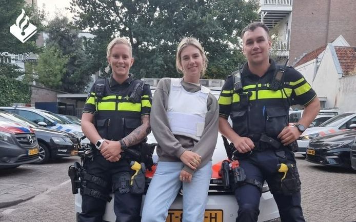 Zangeres Maan voor één dag agent in centrum van Den Haag | Den Haag | AD.nl