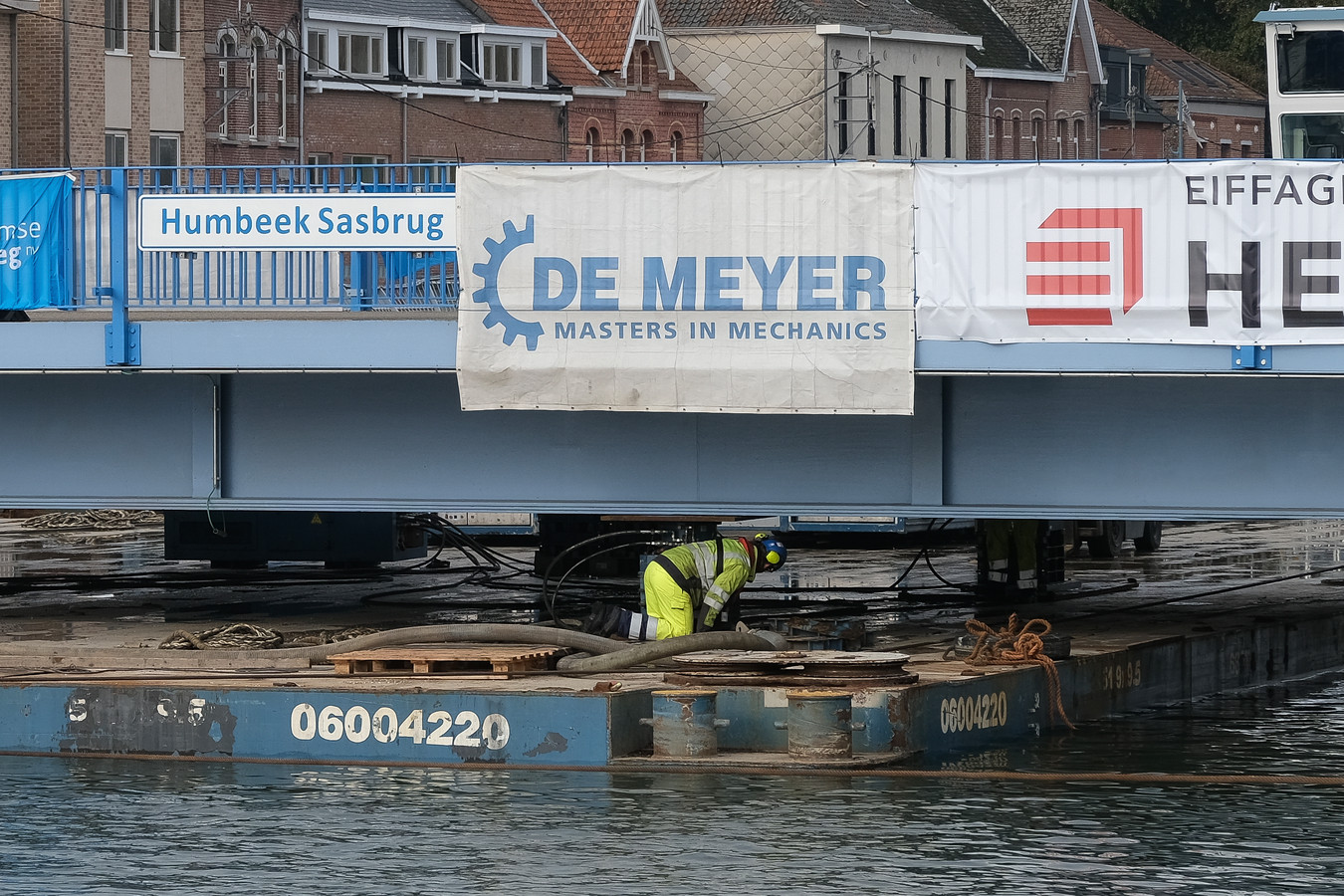 Hersteld brugdek komt aan in Humbeek-Sas: “Als alles vlot verloopt, kan ...