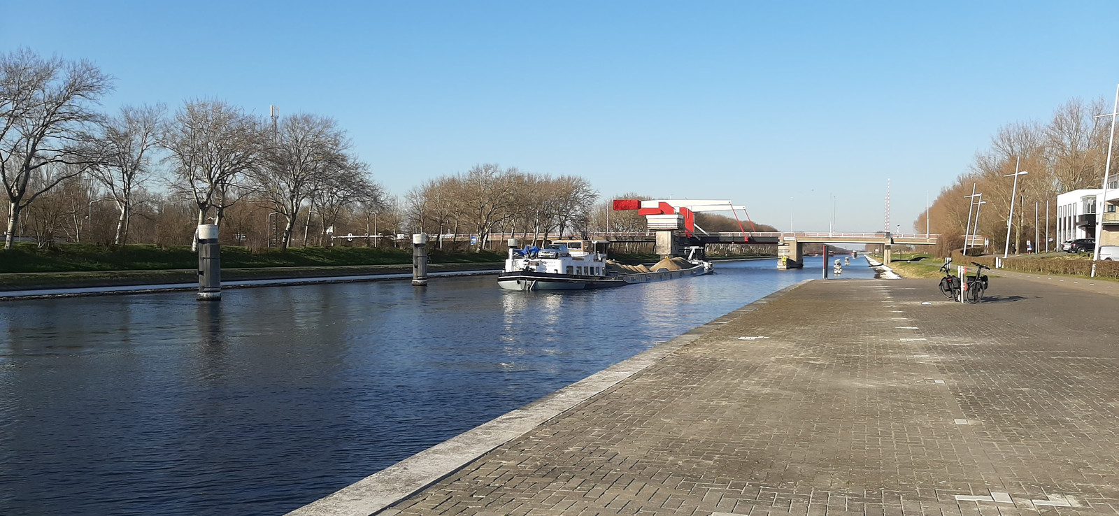 Wachtplaats heet binnenvaartschippers welkom op Walcheren | Foto | AD.nl