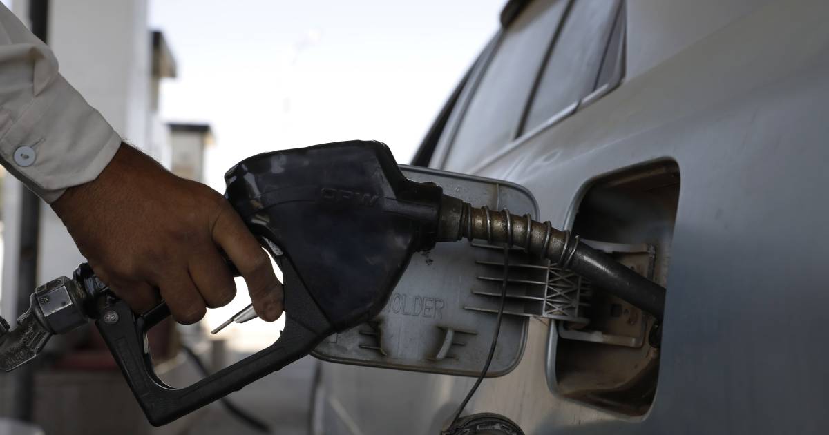 Benzinedief sleurt pompbediende mee in vluchtpoging en verstopt zich ...