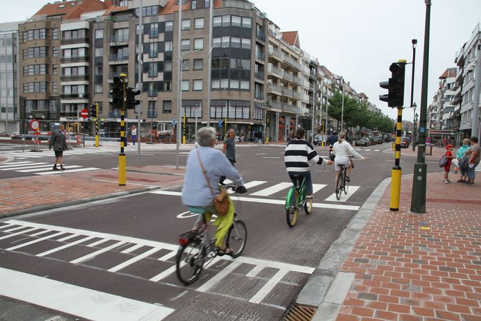 Kruispunt Lippenslaan en Frans Desmidtplein verkeersveiliger na maanden werken | Knokke-Heist ...