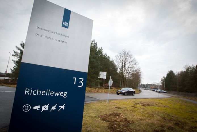 Detentiecentrum voor asielzoekers in Zeist één van de gevangenissen die ...