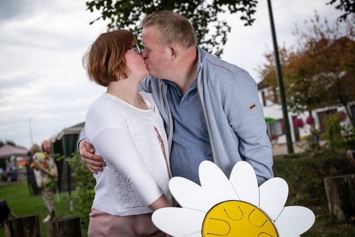 Kevin (40) en Lisa (32), al bijna zeven jaar een koppel: “Wij hebben samen een toekomst. Zeg het ...