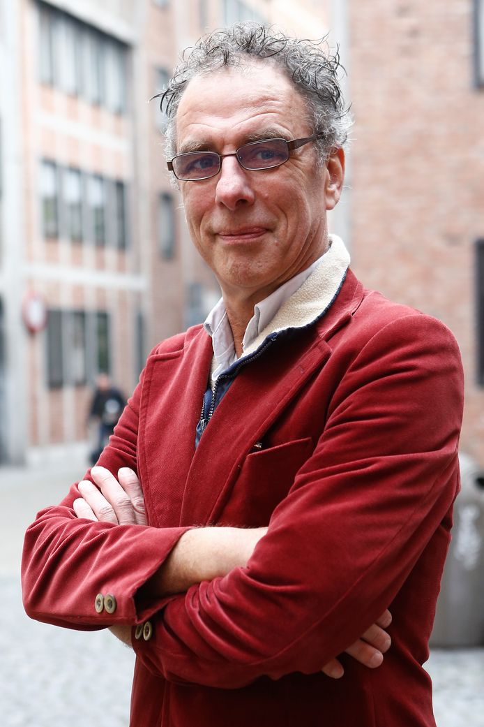 Peter De Graef sluit na 26 jaar theatermonoloog HENRY definitief af in ...