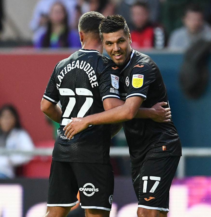 Voormalig PSV-spits vindt zijn draai en is al geliefd in Wales: ‘No ...