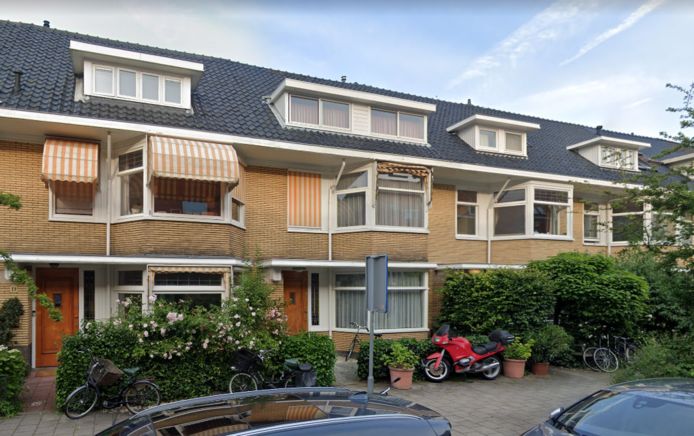 Rijtjeshuis in Amsterdam met simpele badkamer en keuken voor 2 miljoen ...