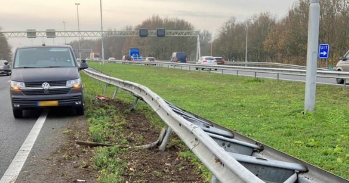 File op A27 richting Utrecht vanwege ongeval, zeker 45 minuten vertraging | Utrecht | AD.nl