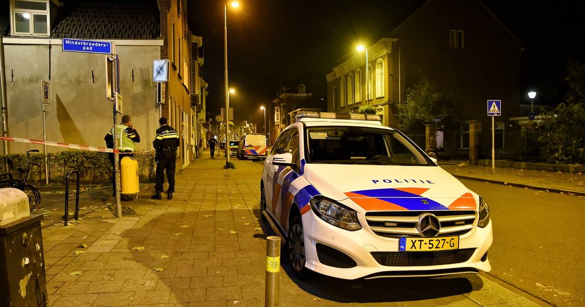 Zware beveiliging in rechtbank voor verdachte van schietpartijen in ...