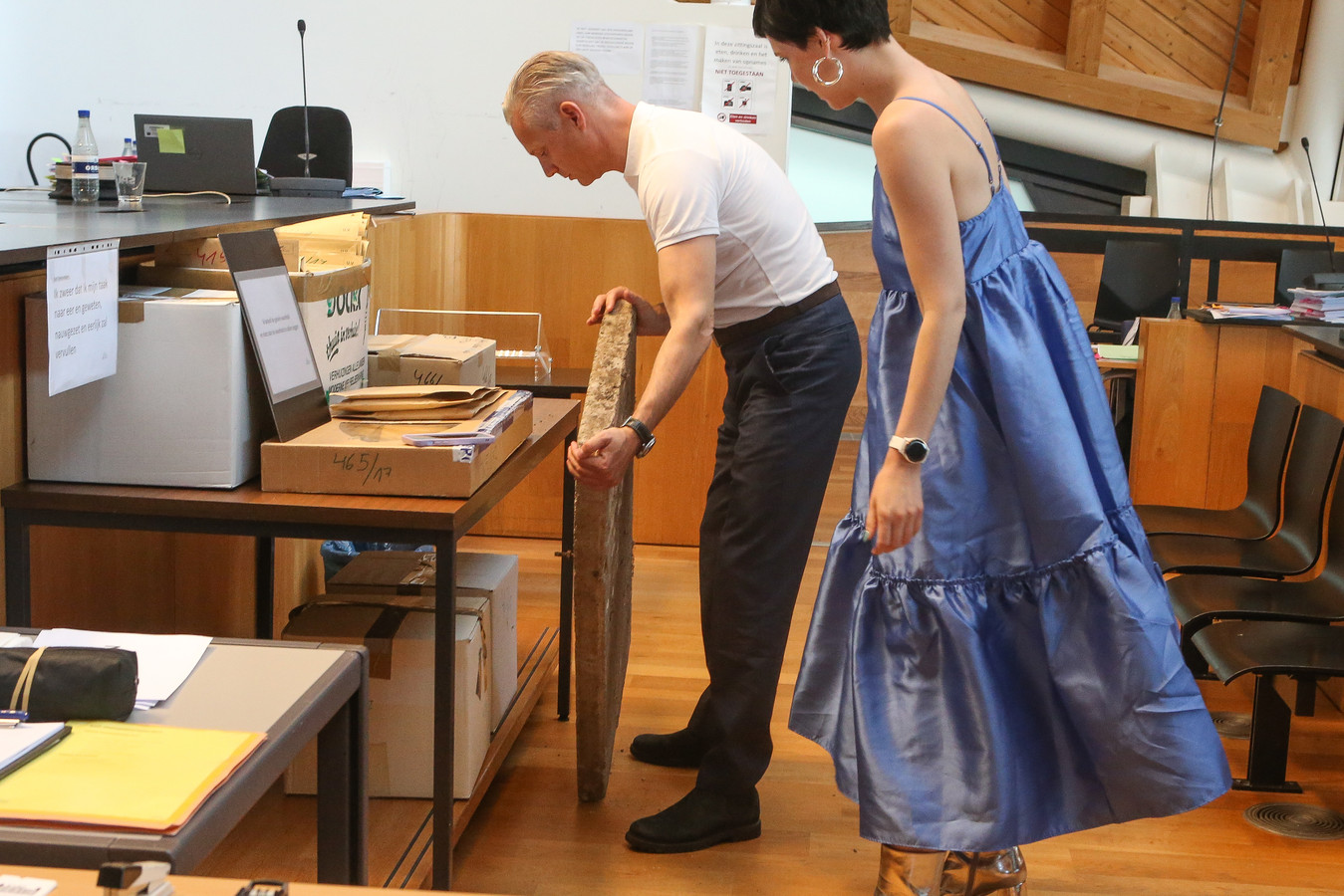 ASSISEN. Het putdeksel is teruggevonden, maar is dat wel het wapen ...