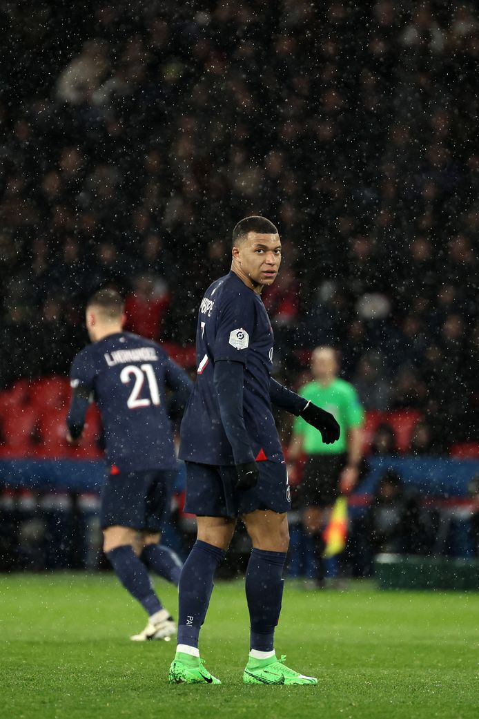 Mbappé krijgt nu ook kritiek van eigen coach: “Ik gun niemand ...