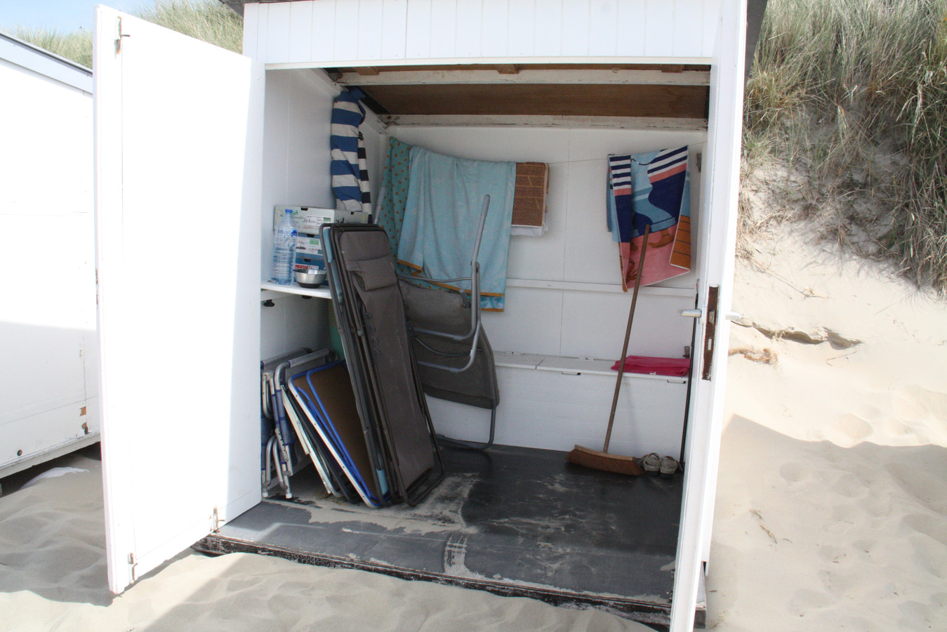 “De strandcabine, ons kleine stukje paradijs”: wij kijken mee binnen in ...
