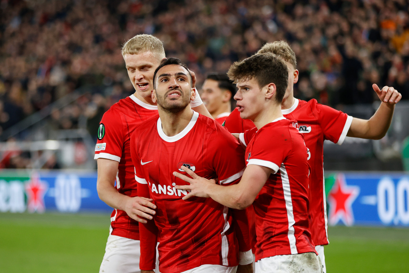 AZ zorgt voor enorme stunt en bereikt ten koste van Lazio kwartfinales ...