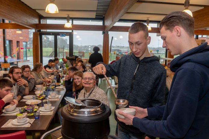 Soepproject moet groeiende groep armen in West-Brabant voorzien van ...
