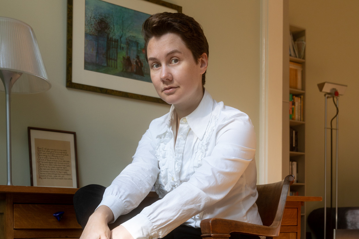 ‘Ik schrijf om iemand te vinden die van me houdt’: Valentijn Hoogenkamp ...