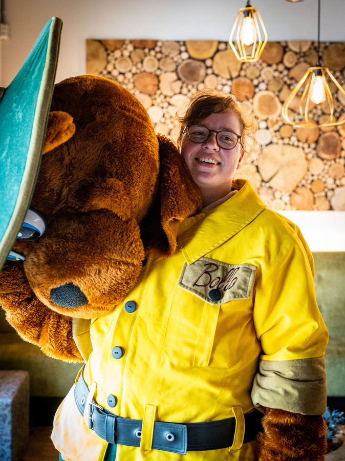 Hoe houdt Bollo de Beer zijn hoofd koel in deze warmte? We proberen het ...