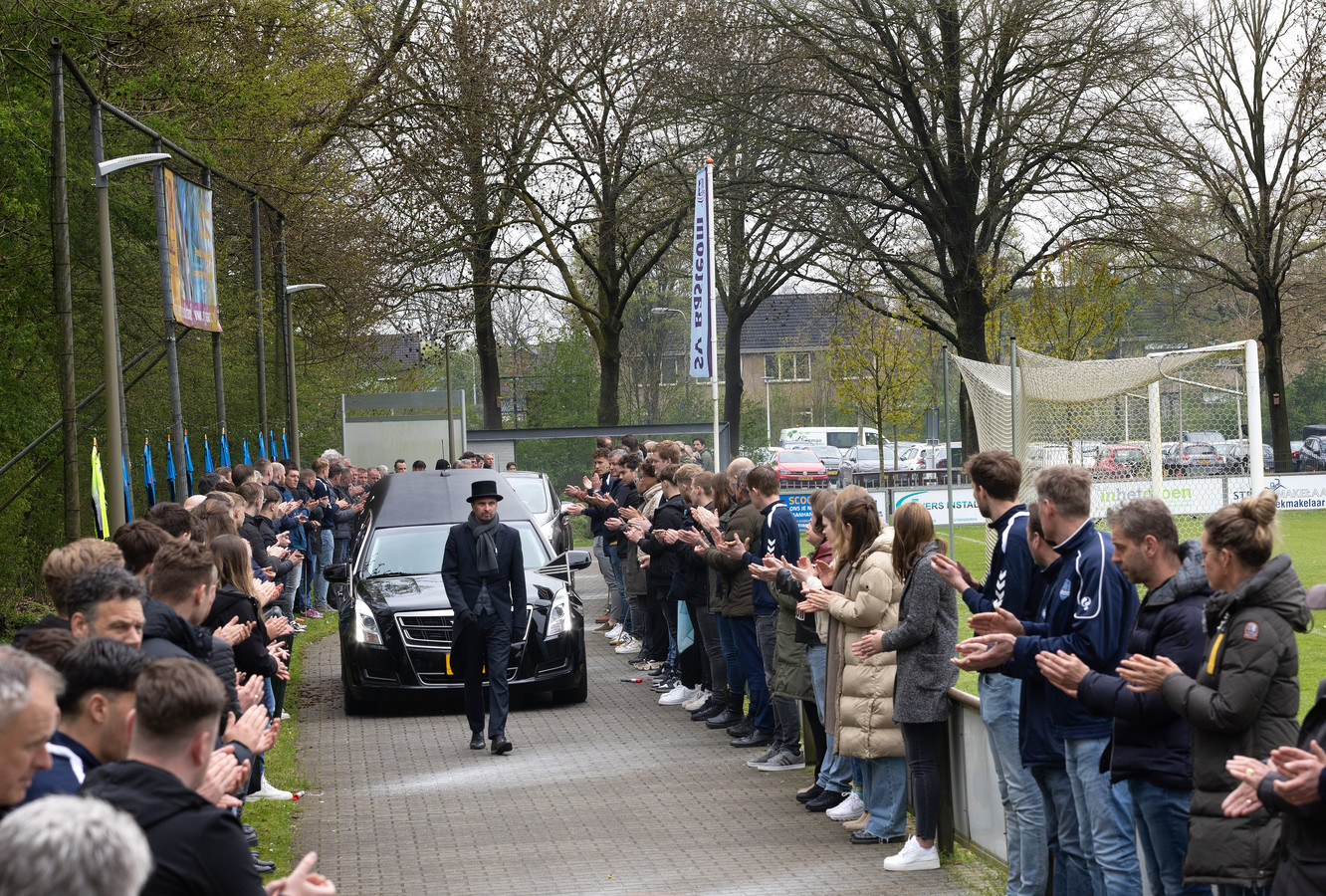 ‘You'll Never Walk Alone’ klinkt in Steenderen: Basteom neemt afscheid ...