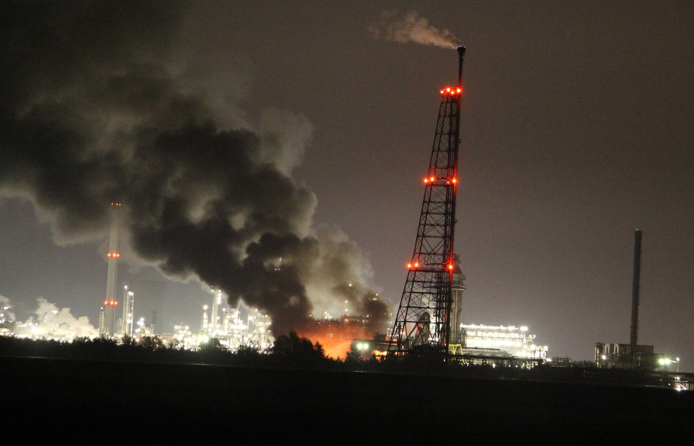 Explosie en brand Shell Moerdijk: wat gebeurde er? | Foto | AD.nl