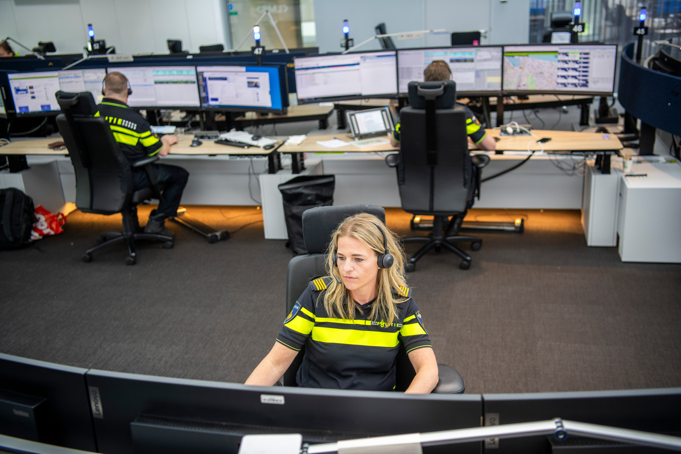 Wat de politie op de meldkamer in Apeldoorn voor de kiezen krijgt: ‘Dit ... Wat de politie op de meldkamer in Apeldoorn voor de kiezen krijgt: ‘Dit ...