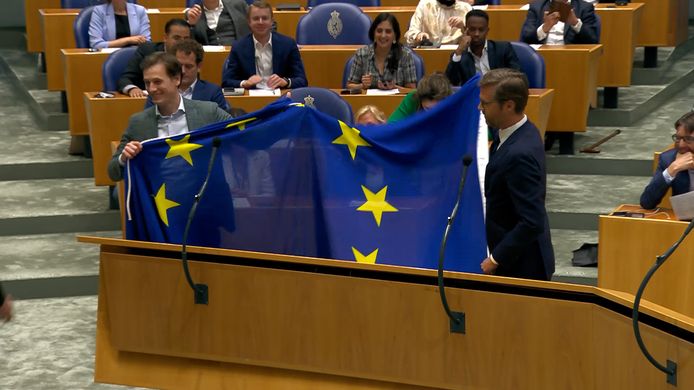 Onrust in Tweede Kamer na tonen Europese vlag: ‘De fik erin’ | Politiek ...