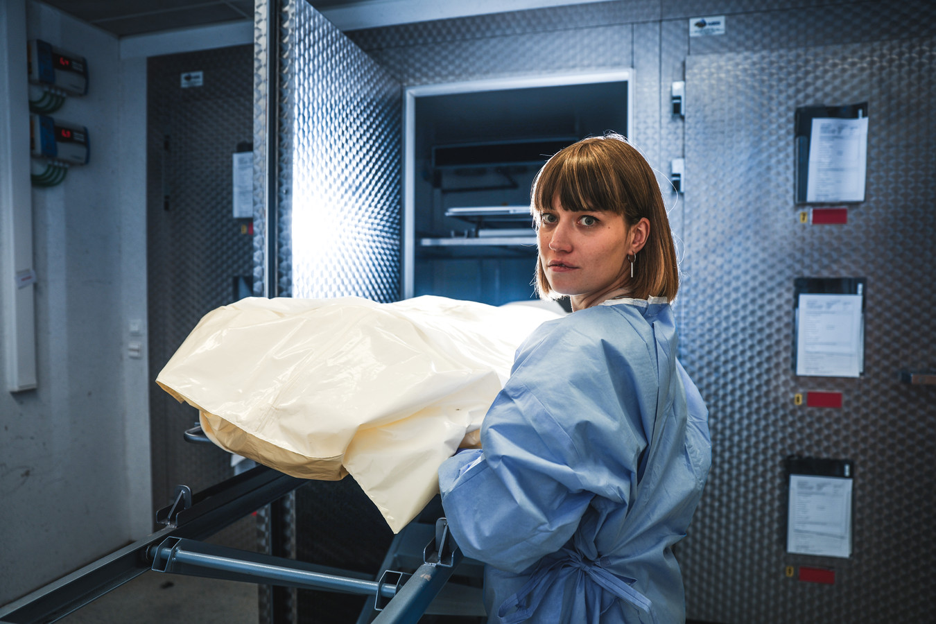 Babette (30) is de jongste wetsdokter van het land: “Een lichaam in ...